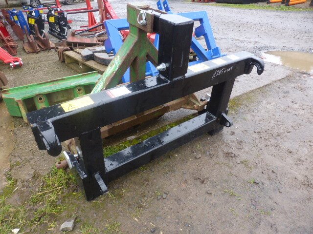 Euro 8 to 3 Point Linkage Adaptor