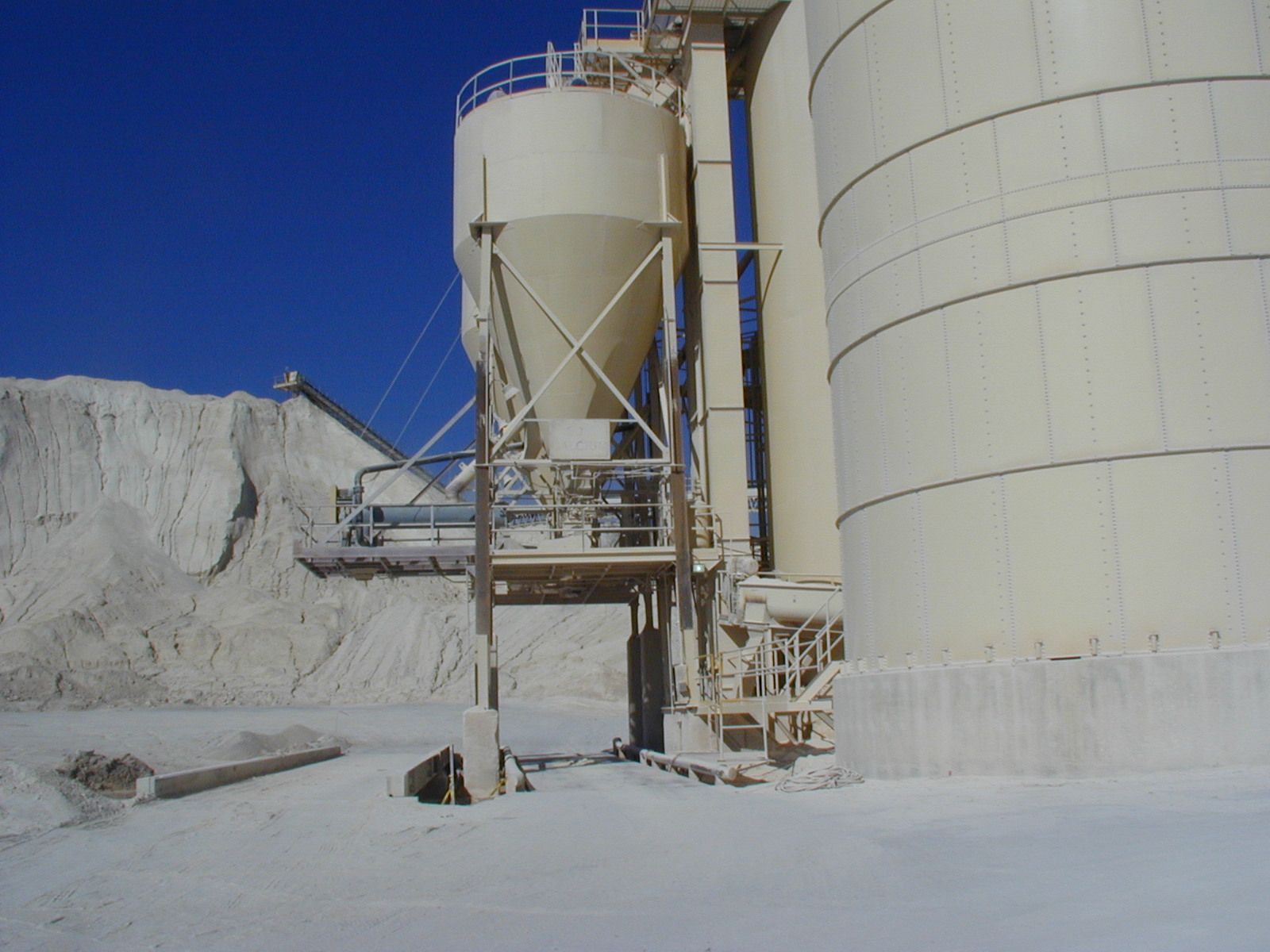 HYDRATED LIME TRUCK LOAD-OUT DUST COLLECTION SYSTEM AND SCALE