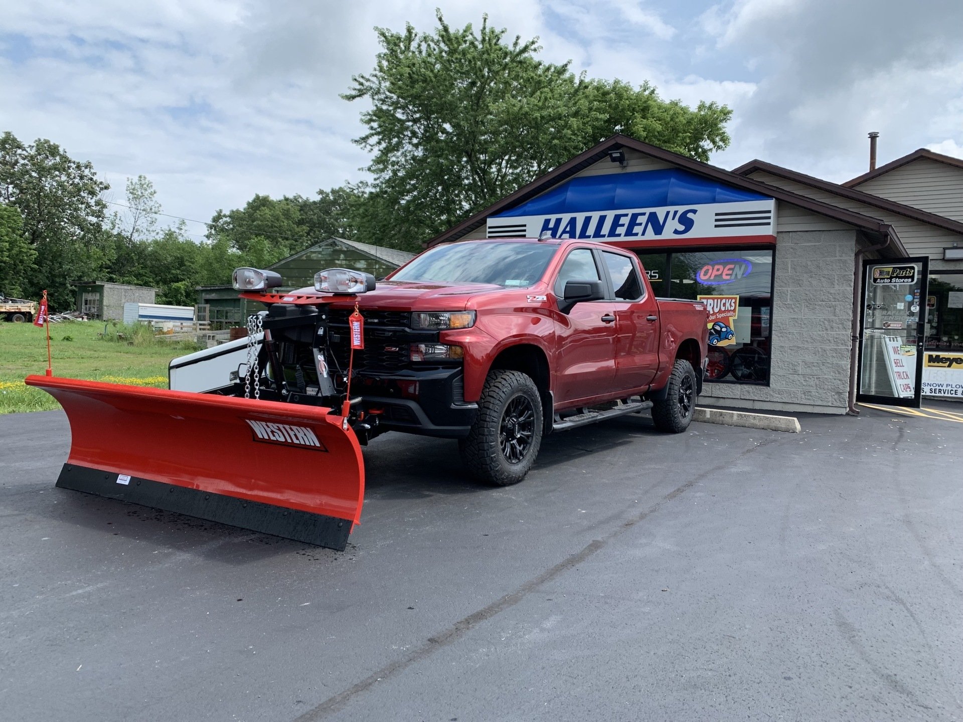 Snow Plows l Niagara Falls, NY l Halleen's Automotive
