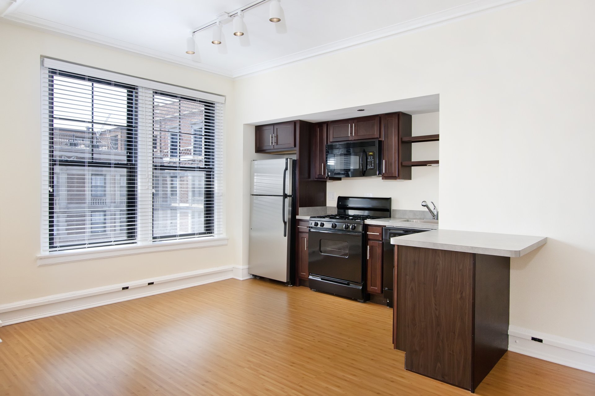 Gallery | The Belmont by Reside Flats | Lakeview Apartments