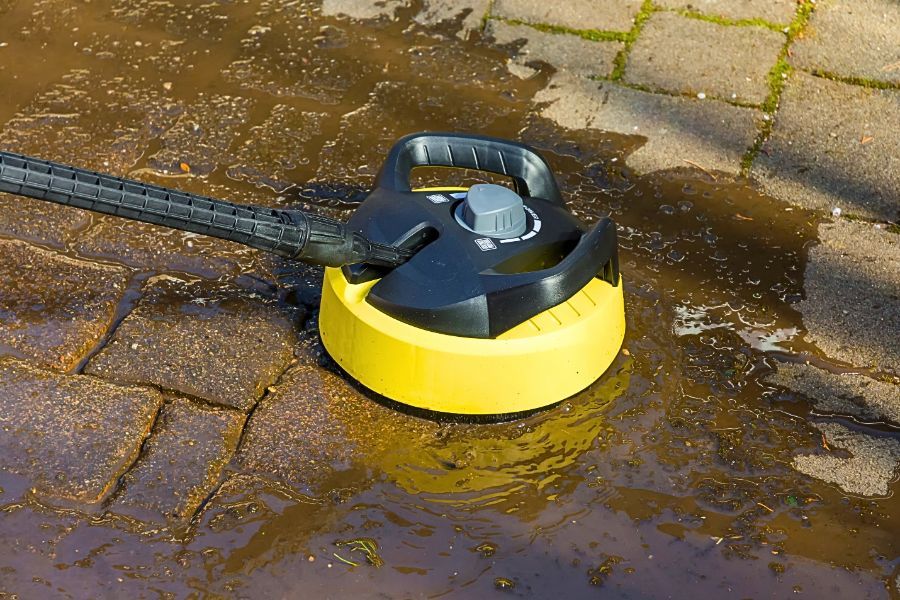 How Does a Pressure Washer Surface Cleaner Work?