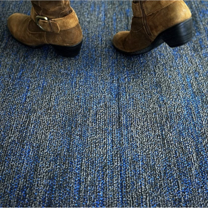 Broadloom carpets come in a variety of styles and designs