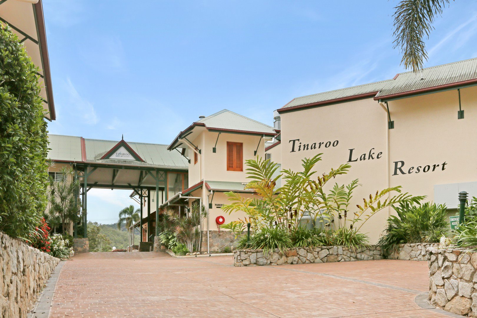 Tinaroo Lake Resort Contact Us