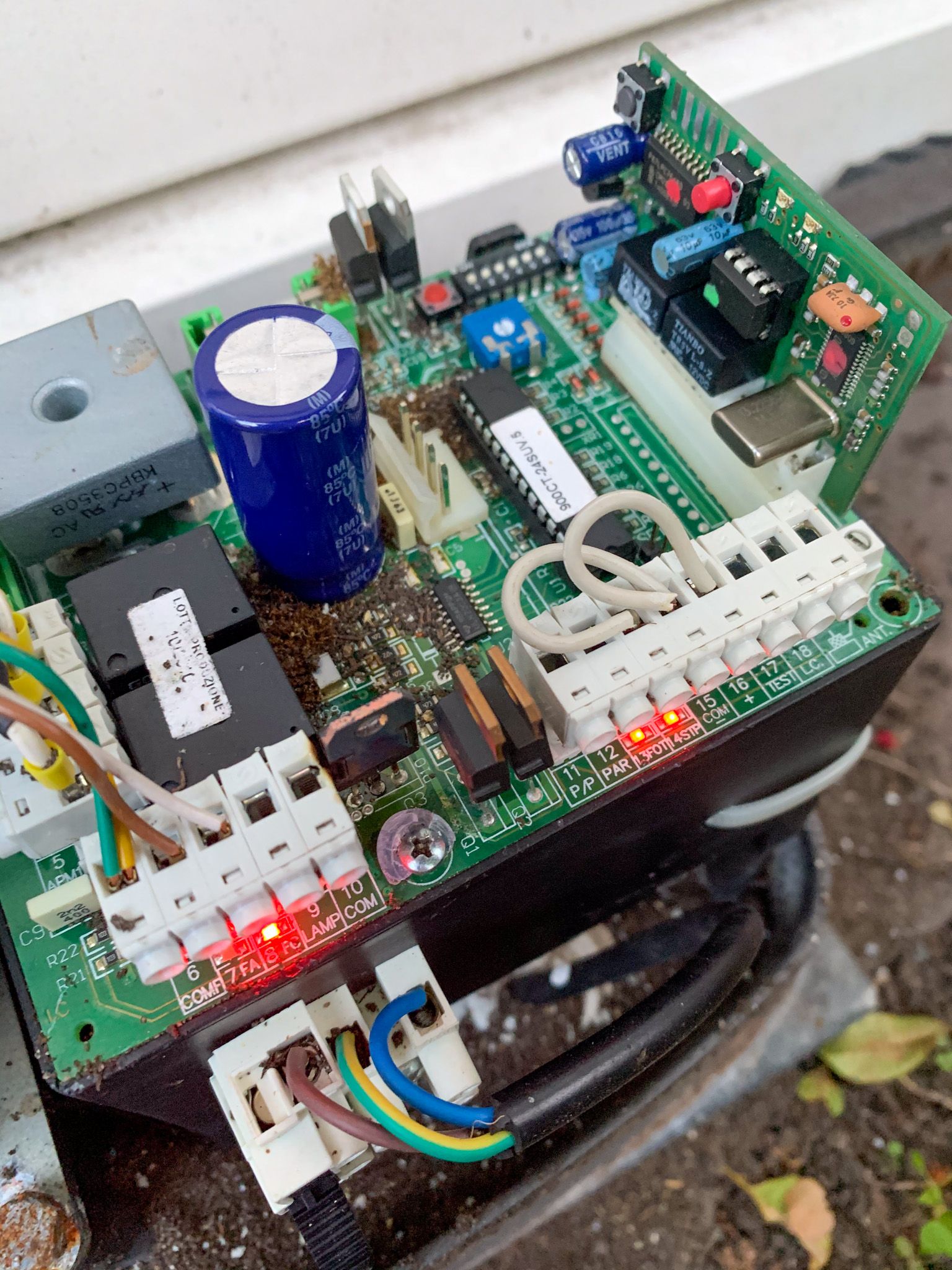 Top 7 Signs that your Driveway Gate needs repair before it fails..