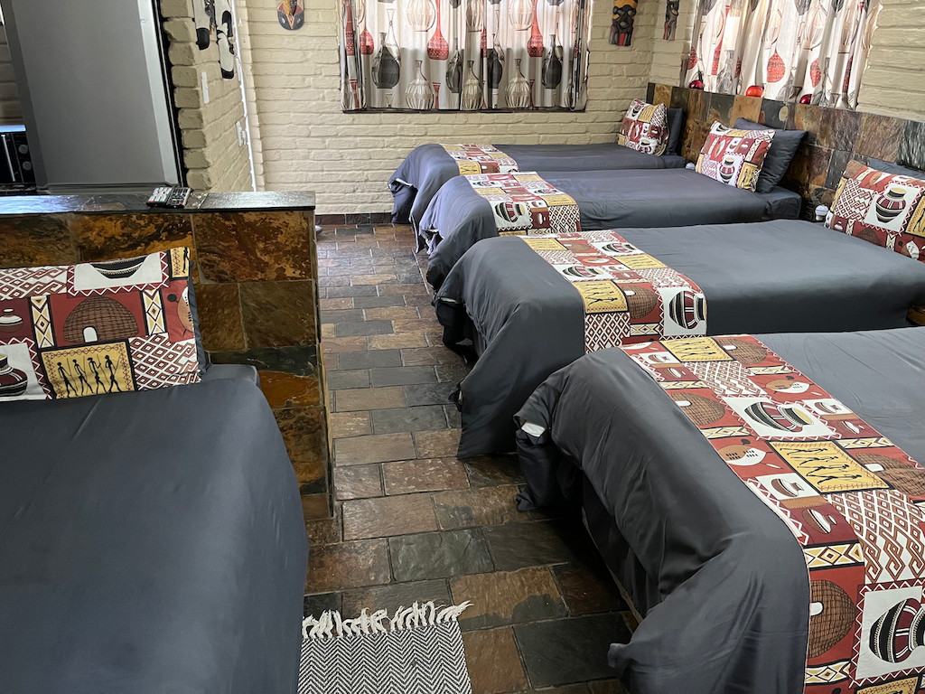 Umthombo Guesthouse | African Theme Rooms