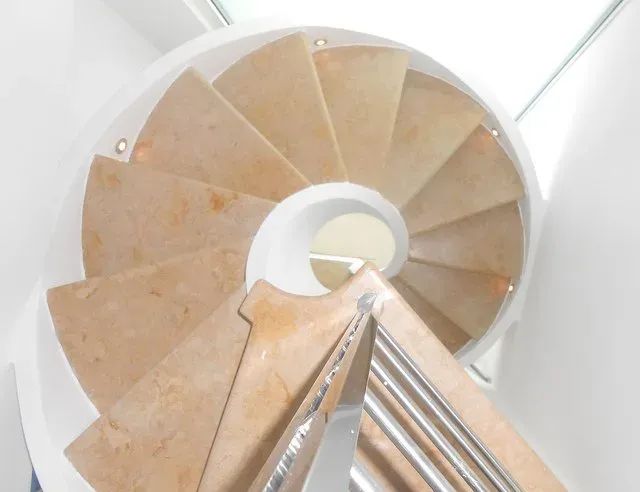 Scala Elicoidale in Cemento - Design e Costruzione | Scala Reale
