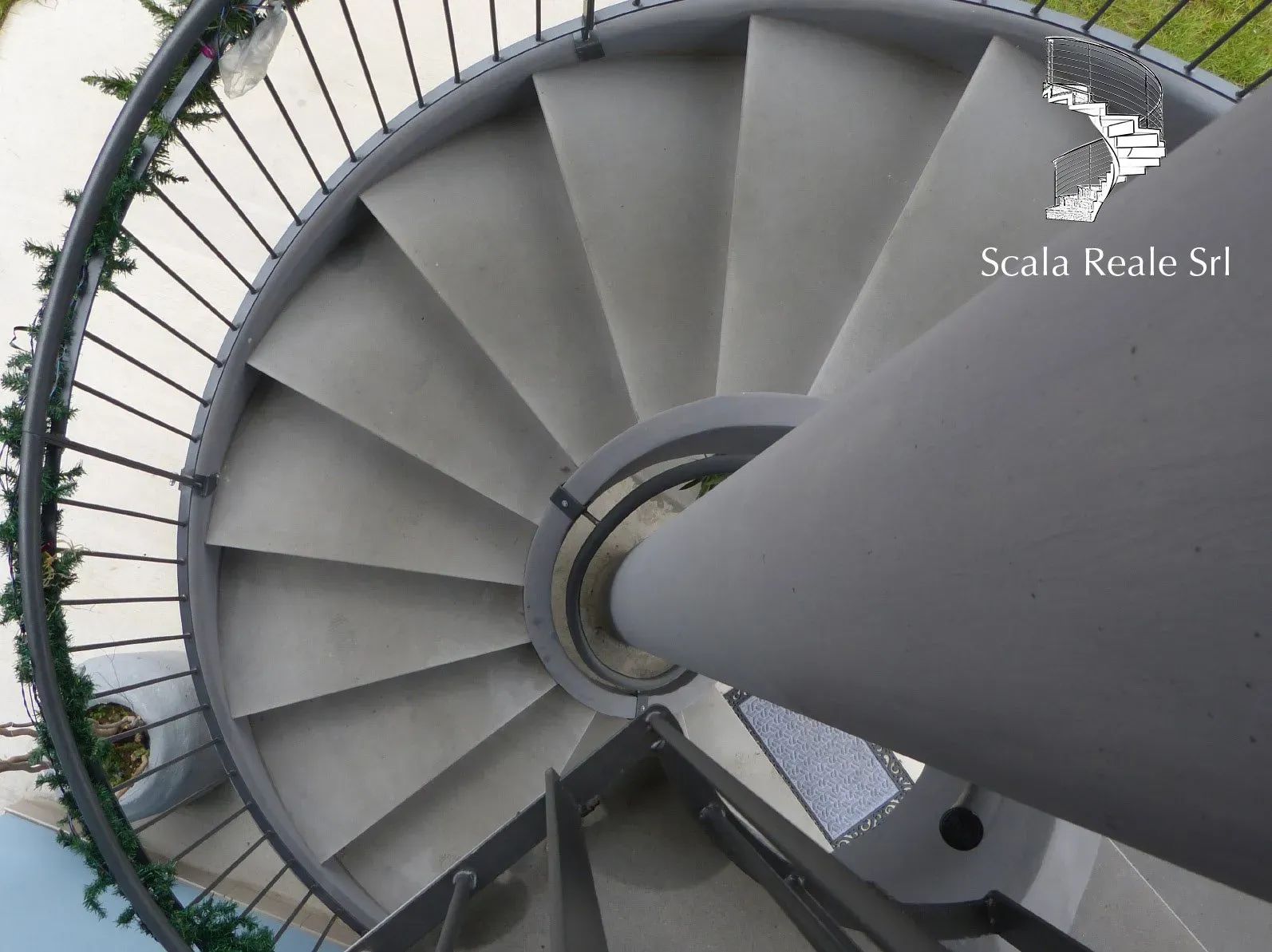 Scala Elicoidale in Cemento - Design e Costruzione | Scala Reale
