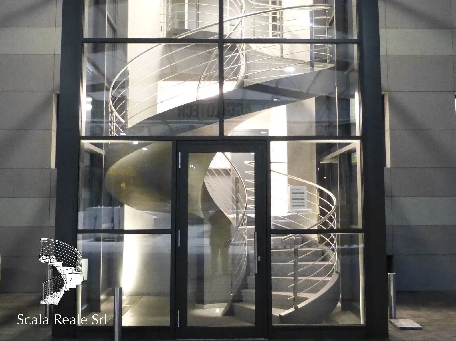 Scala Elicoidale in Cemento - Design e Costruzione | Scala Reale