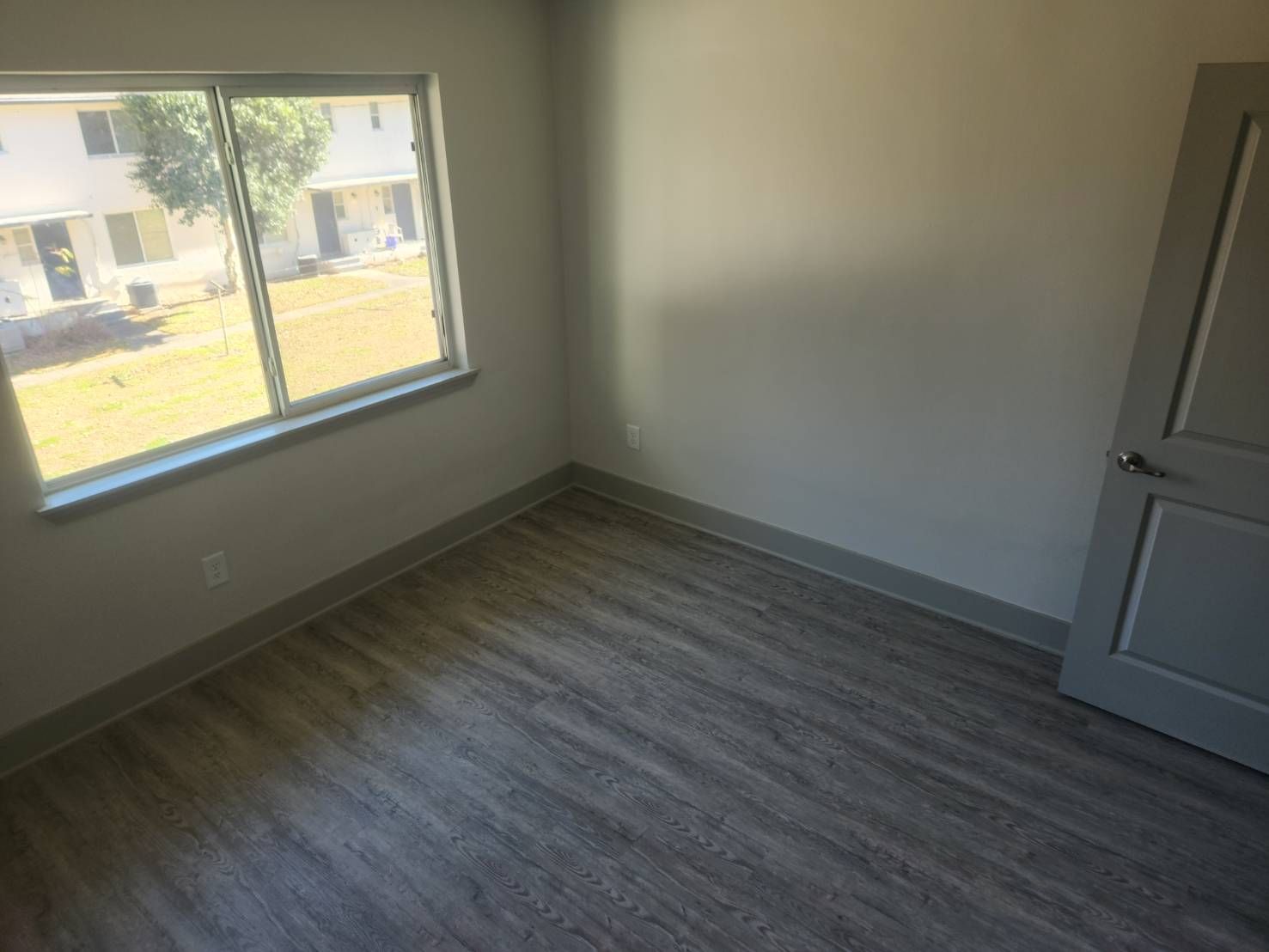 Photo Gallery - Emory Woods Apartments
