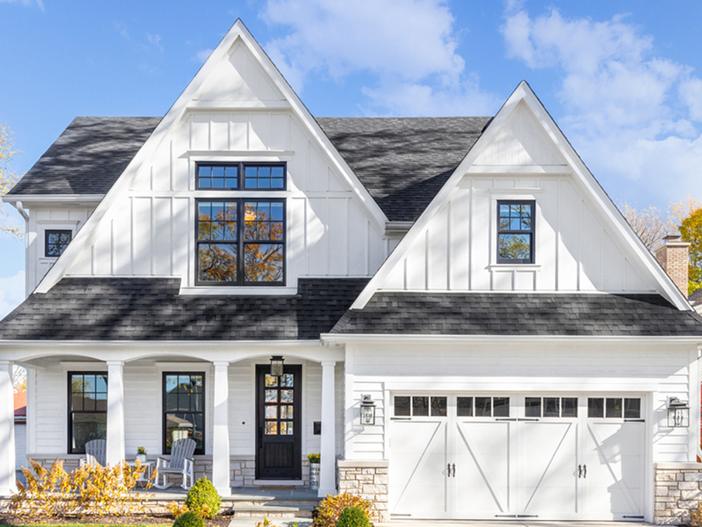 The Black Windows and White Siding trend in 2022