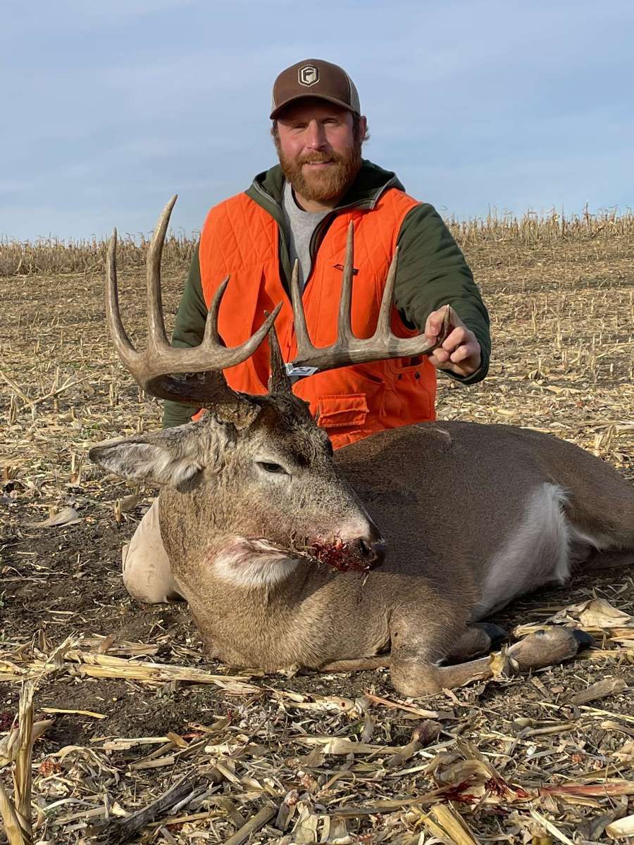 Whitetail Deer Hunts in North Dakota - Hunting Guide