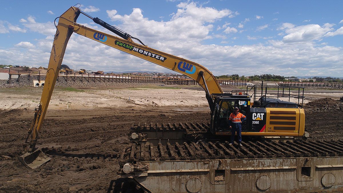 Hitachi 150T long-reach excavator hire | NSW