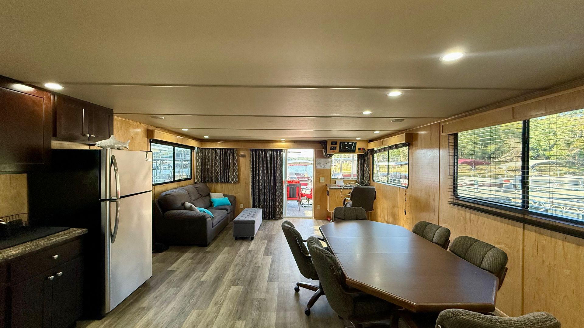 The Commodore | Central Kentucky | Holmes Bend Marina & Resort