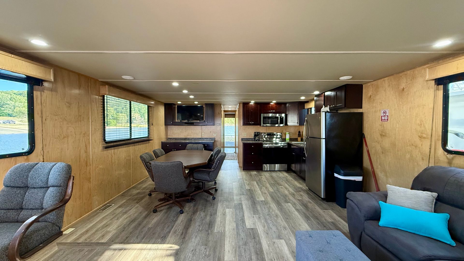 The Commodore | Central Kentucky | Holmes Bend Marina & Resort