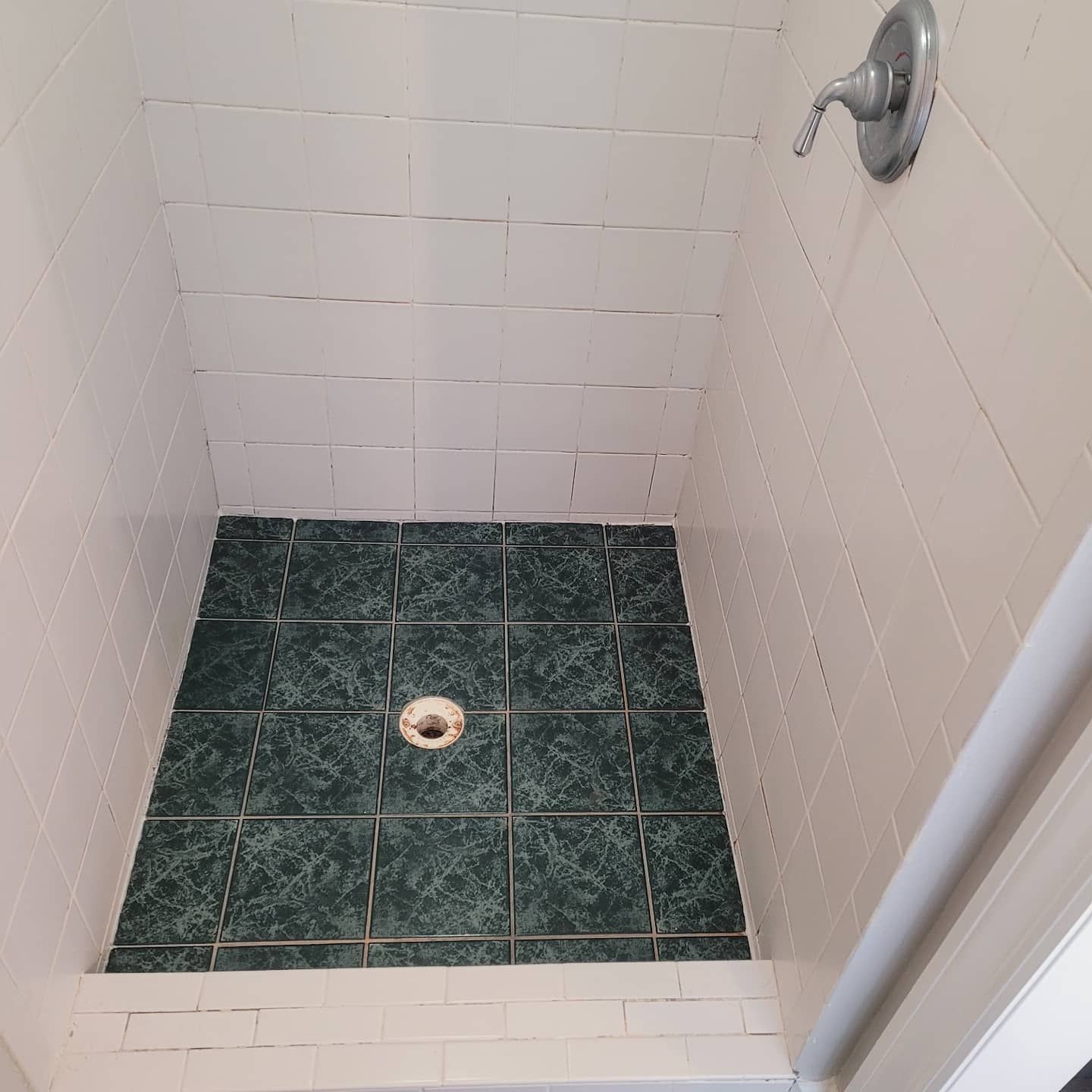 Tub Refinishing Before And After Pictures Summit, IL | Mr.Tubby