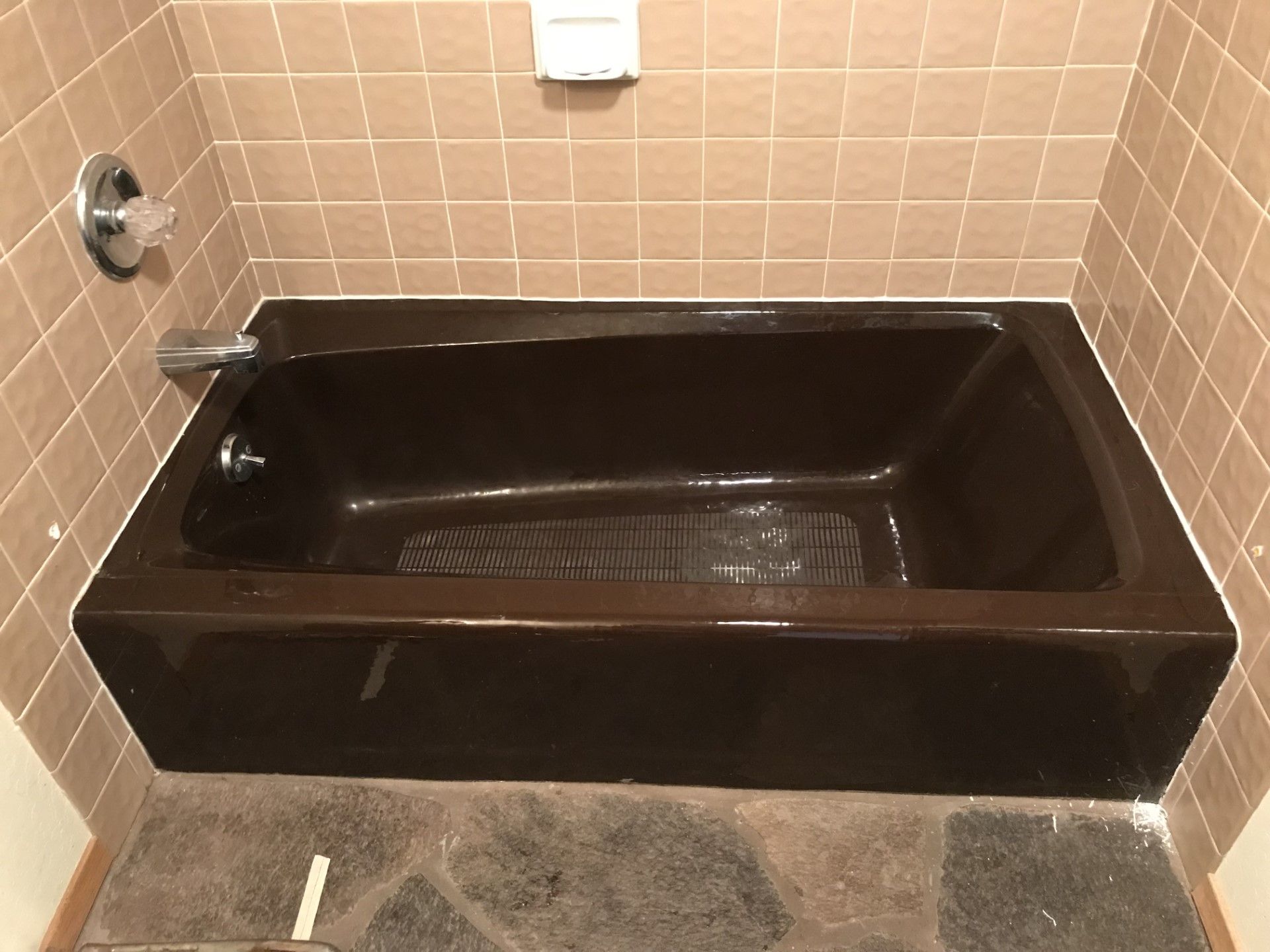 Refinishing Tubs Since 1969 l THE TUB TECH