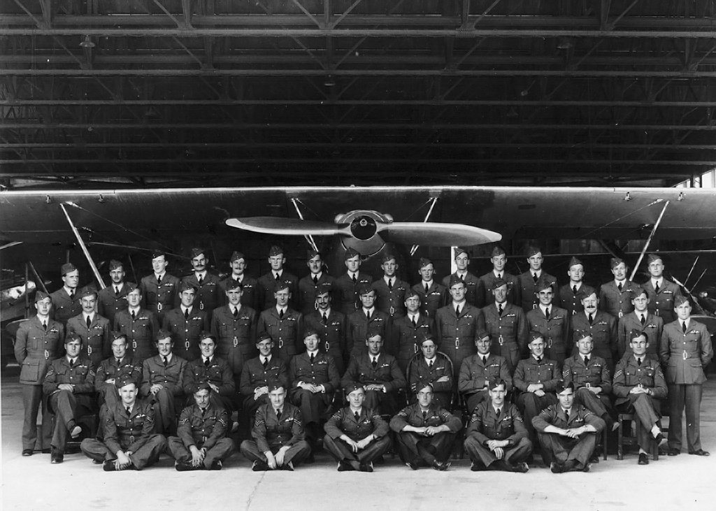 No 4 FLYING TRAINING SCHOOL