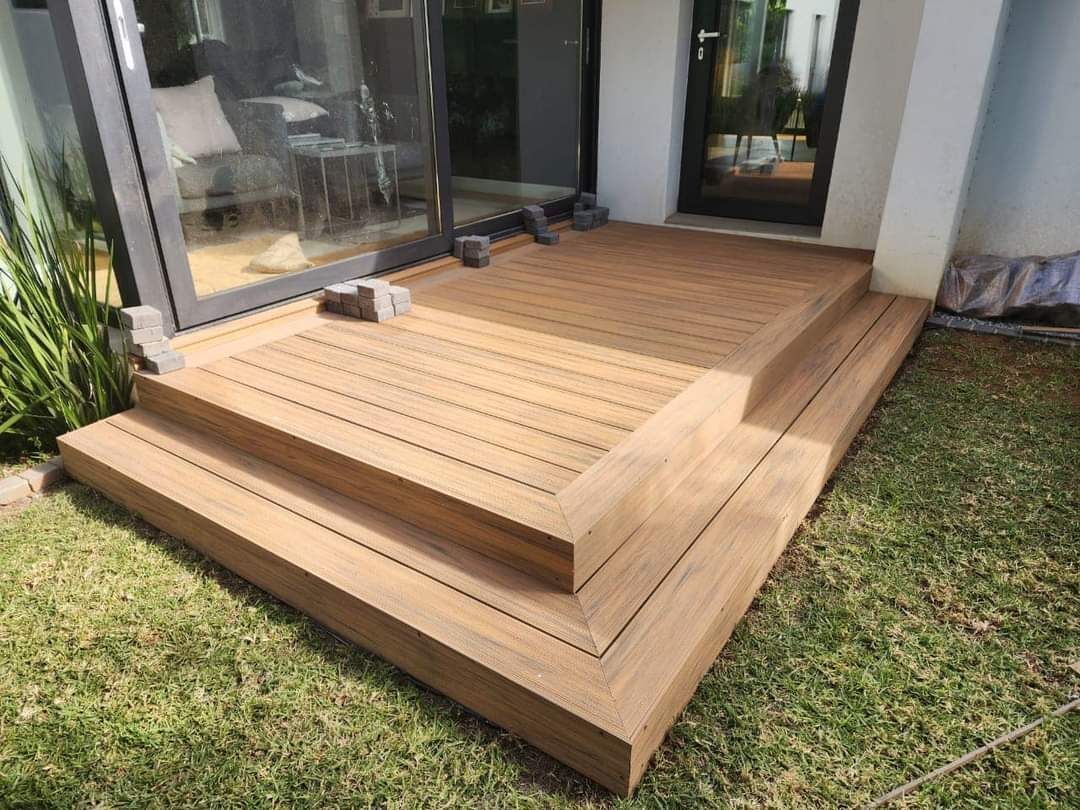 DANDEK Decking: Composite Decking for the trade.
