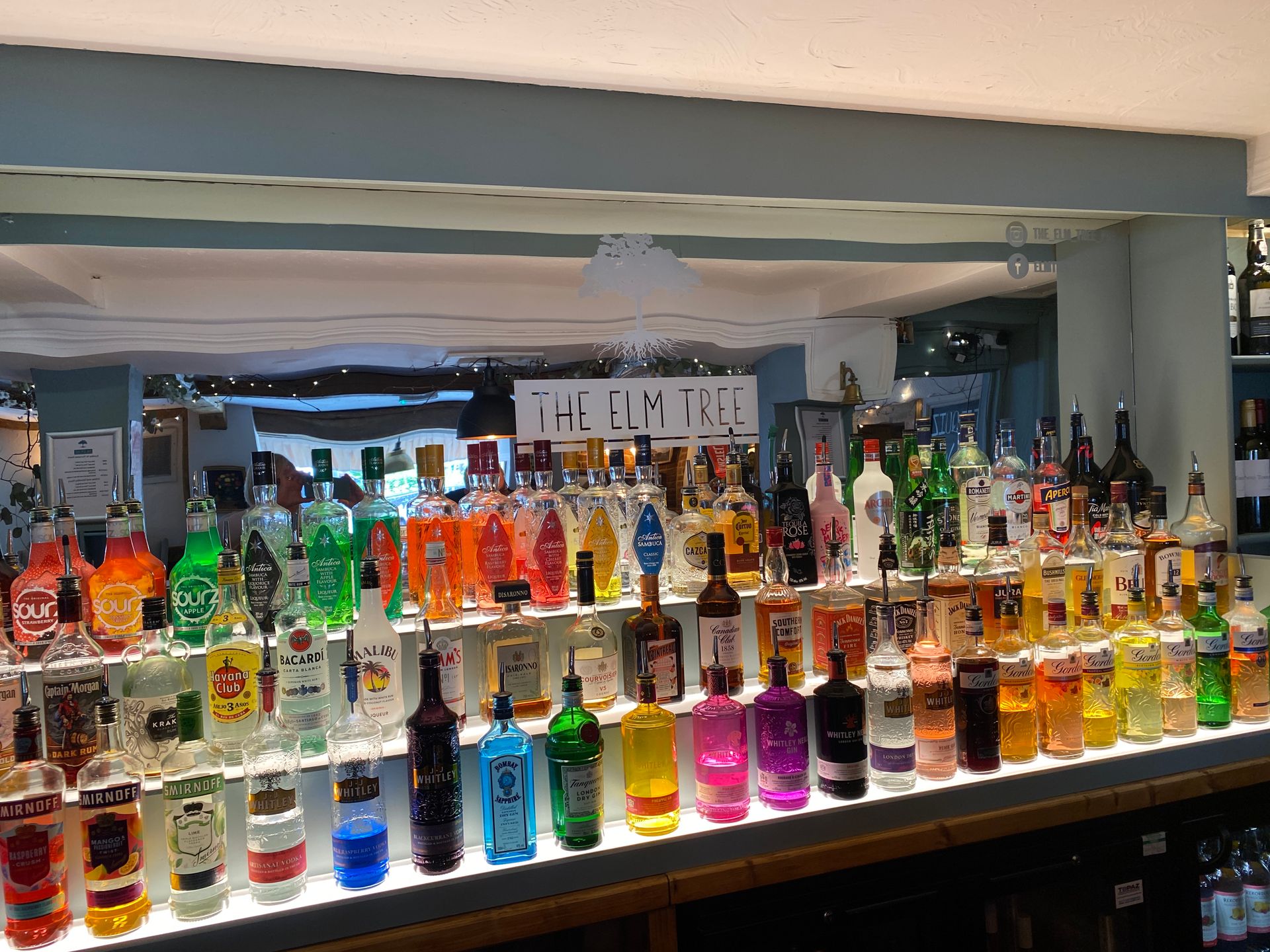 16th Century Thatched Pub in the New Forest - The Elm Tree