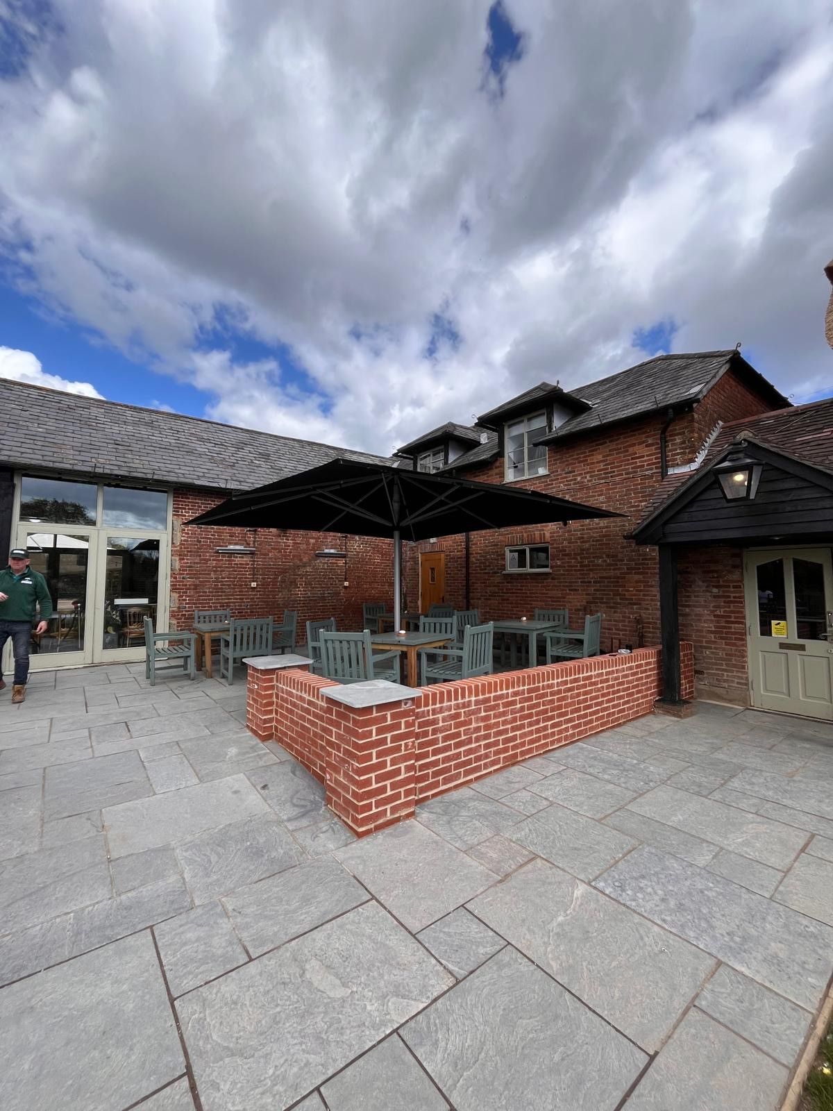 16th Century Thatched Pub in the New Forest - The Elm Tree