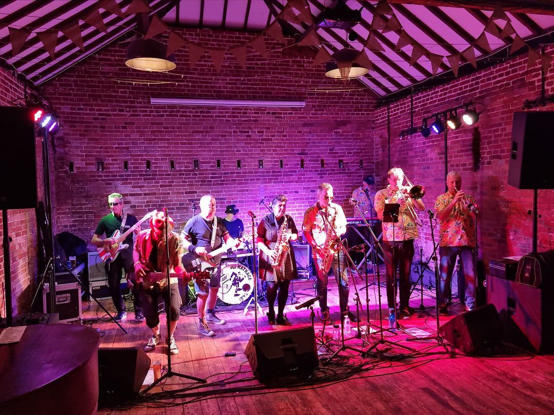 16th Century Thatched Pub in the New Forest - The Elm Tree