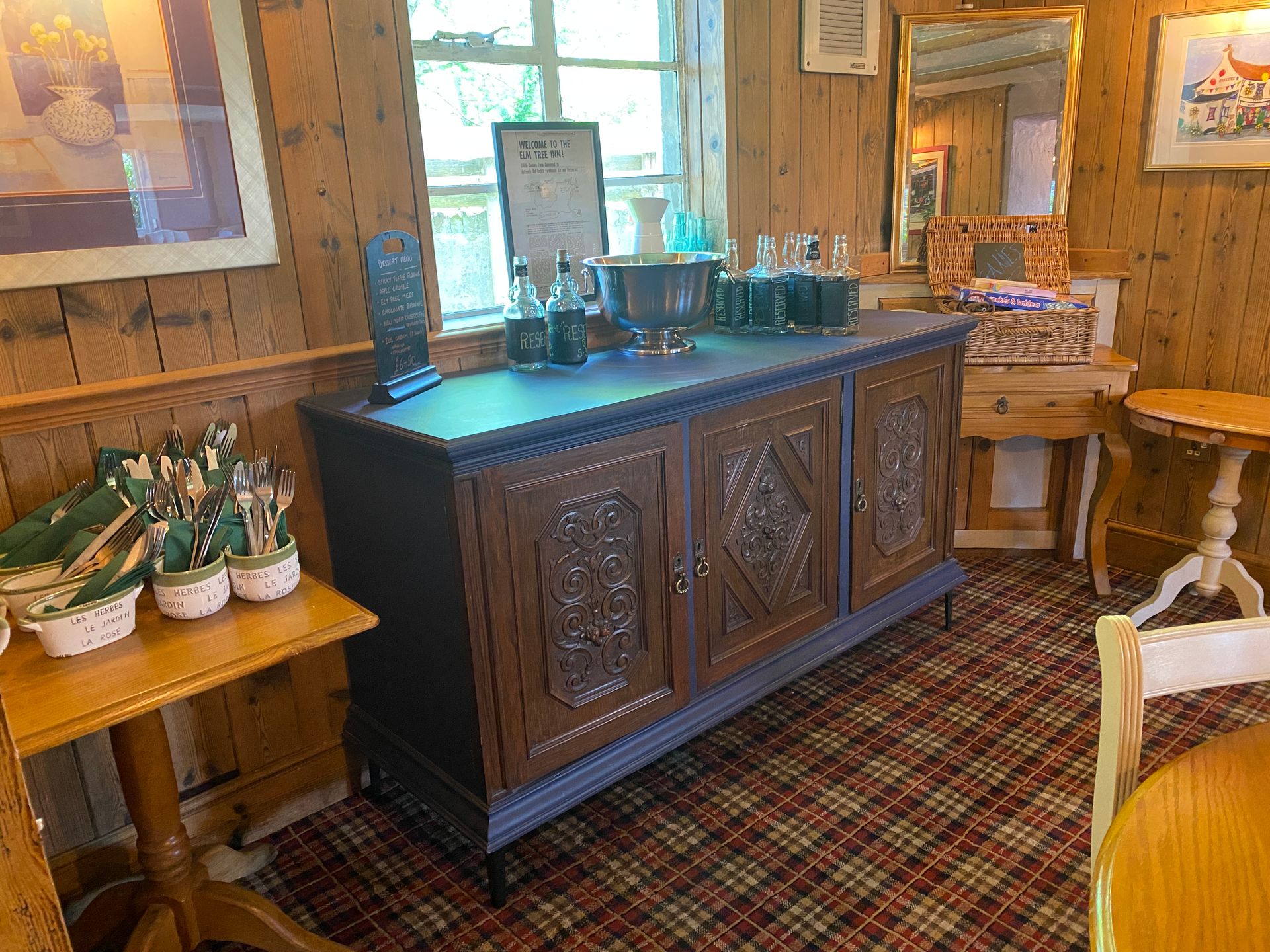 16th Century Thatched Pub in the New Forest - The Elm Tree