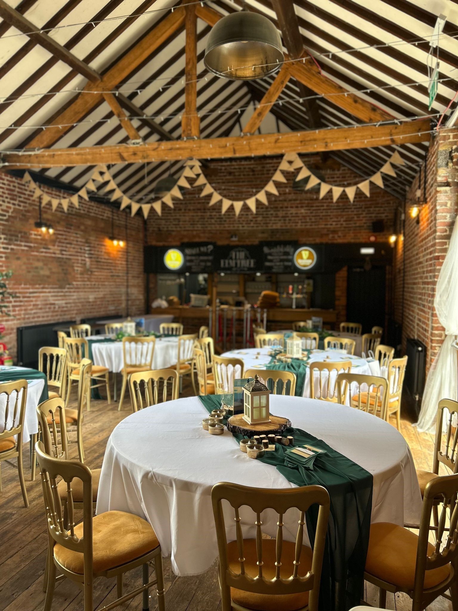 16th Century Thatched Pub in the New Forest - The Elm Tree