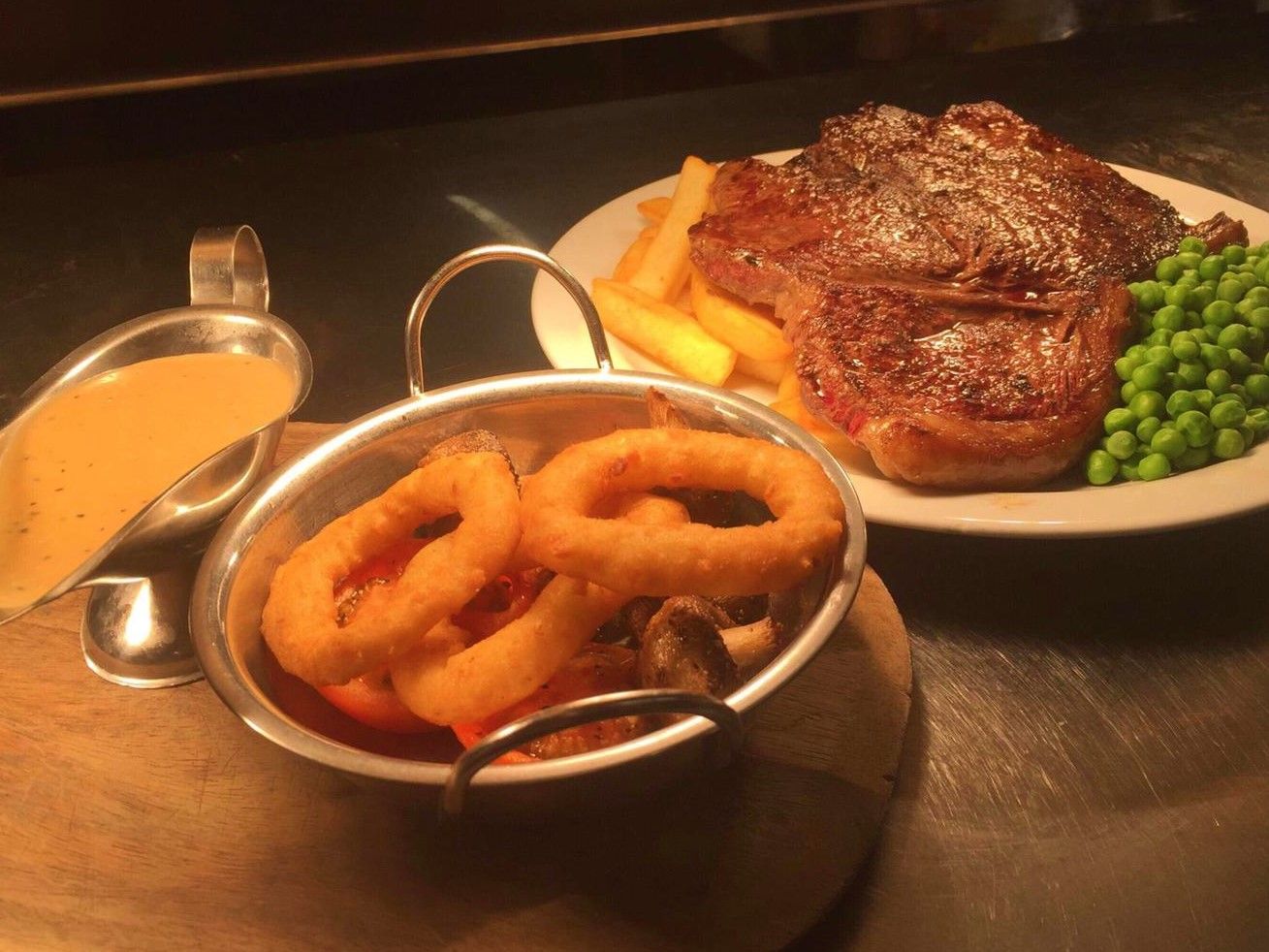 Delicious Food and Wine Menu | The Elm Tree Pub, Ringwood