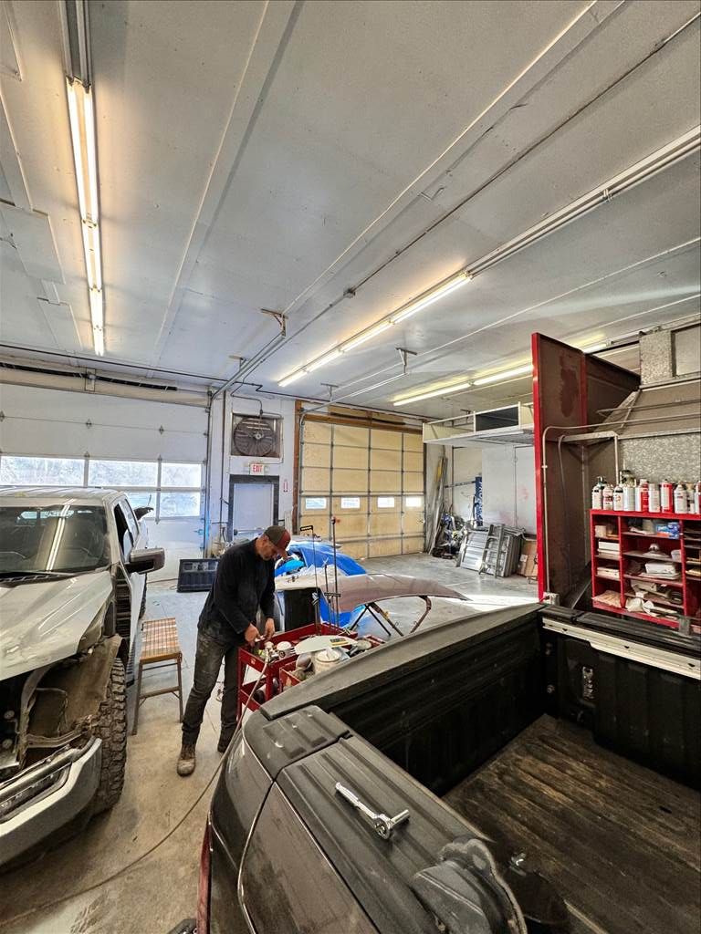 DIAMOND AUTO BODY LLC