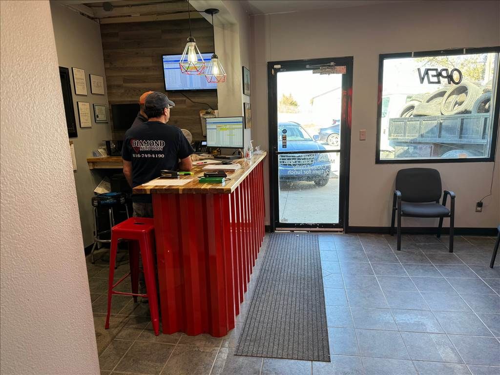 DIAMOND AUTO BODY LLC