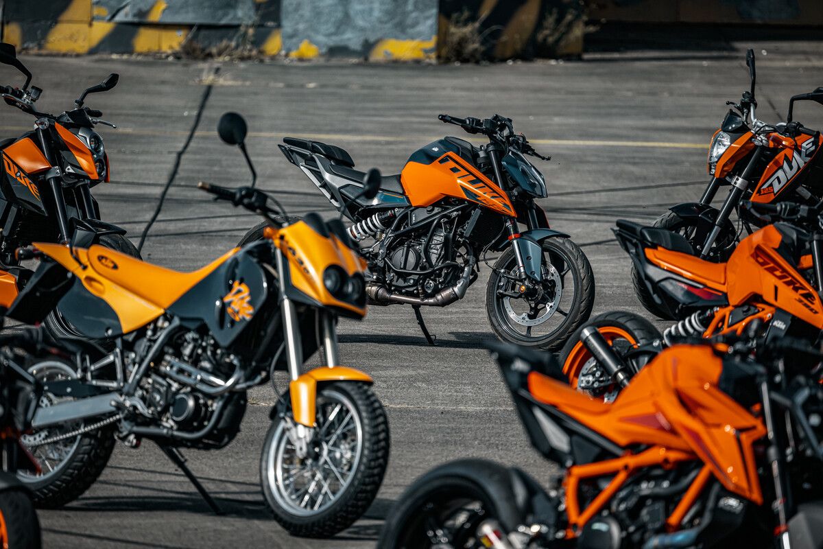KTM FEIERT DAS JUBILÄUM DER KTM DUKE – UNTER DEM MOTTO "30 YEARS OF ...