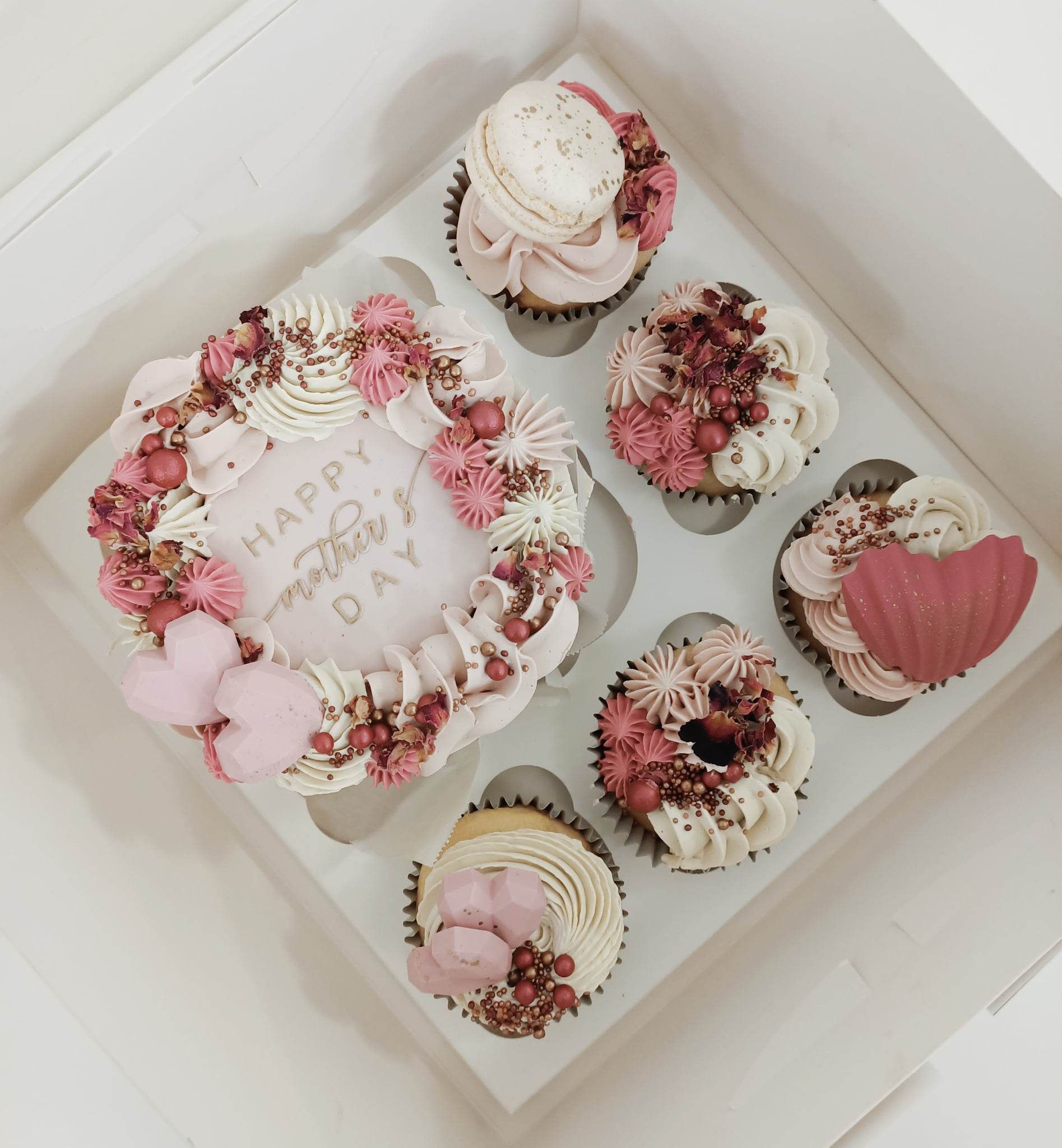 Baked & Caked. Custom cakes Helensvale, Gold Coast