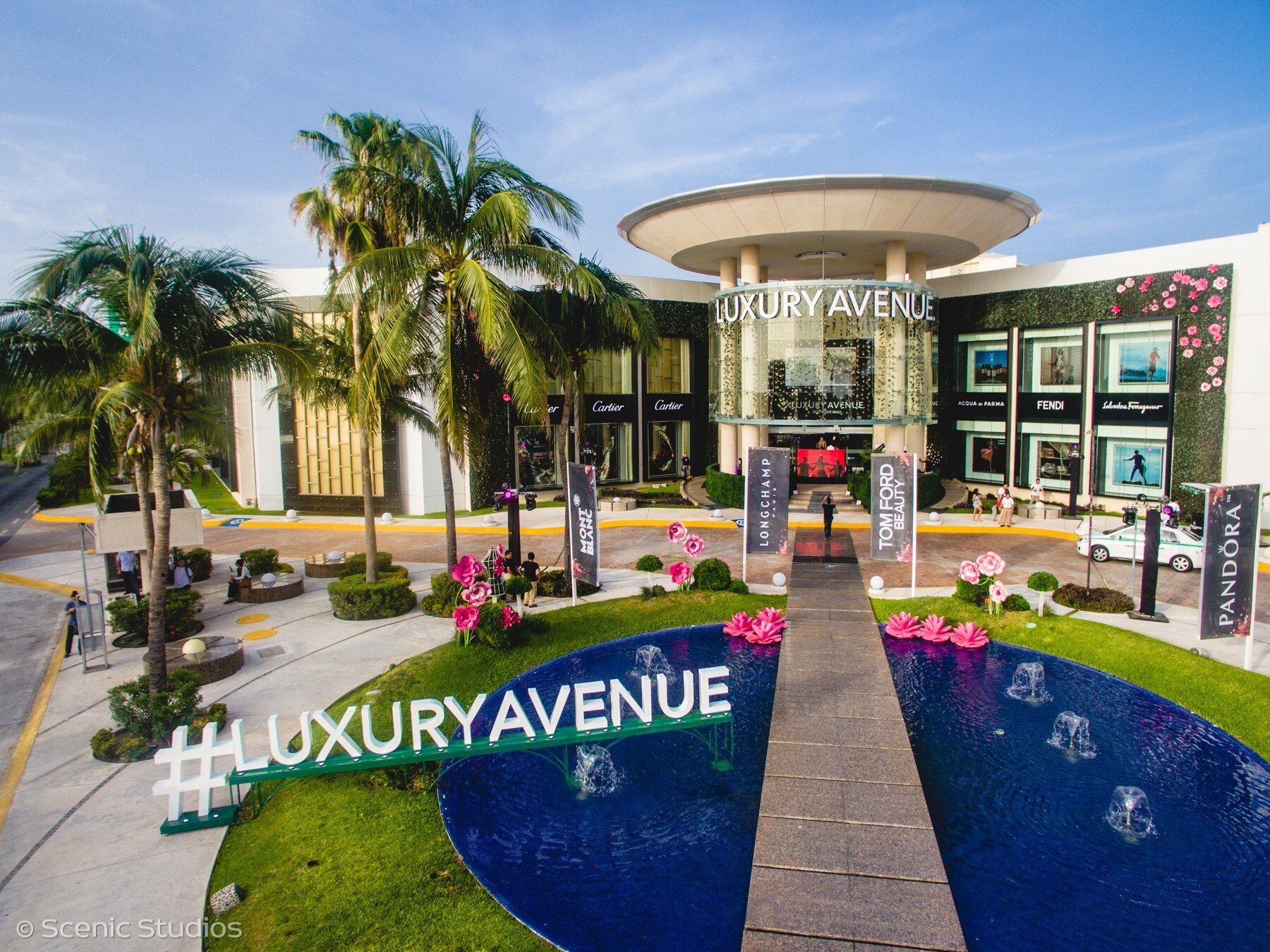 Luxury Avenue Lettering