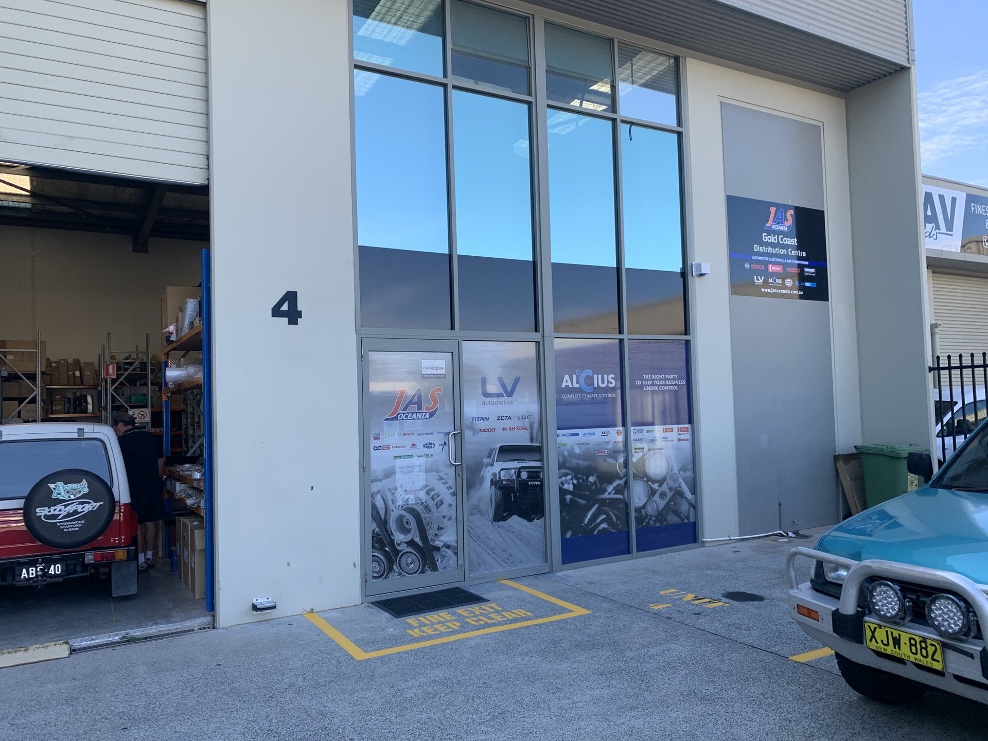 WINDOWS & HOARDING GRAPHICS