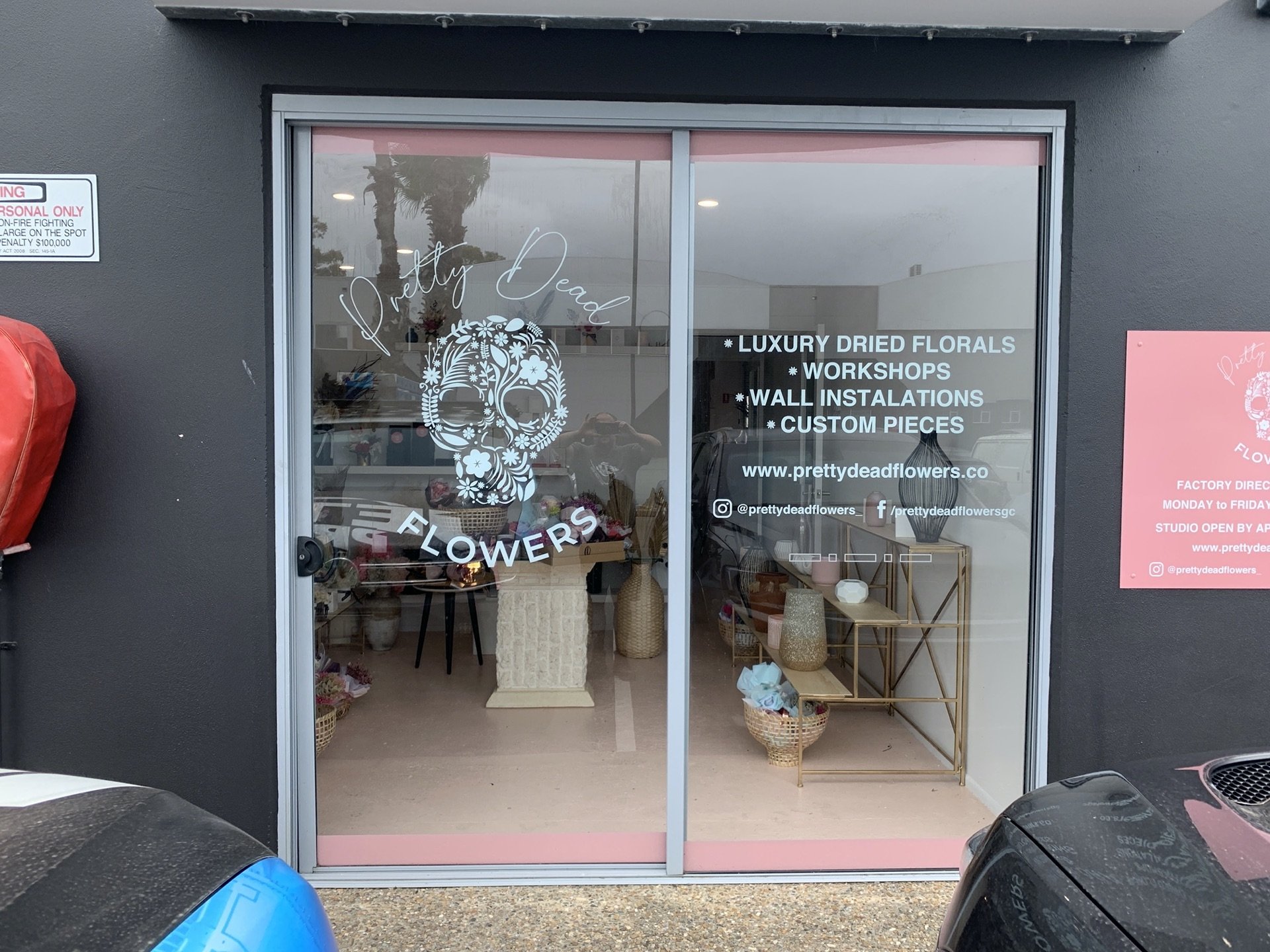 WINDOWS & HOARDING GRAPHICS