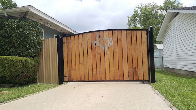 Metal and Iron Roll Gate Fabrication | Twisted Metals DFW | Haslet, TX