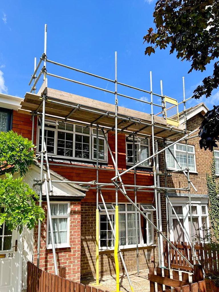Roof scaffolding hire in Shoreditch, E1, need roof scaffolding in ...