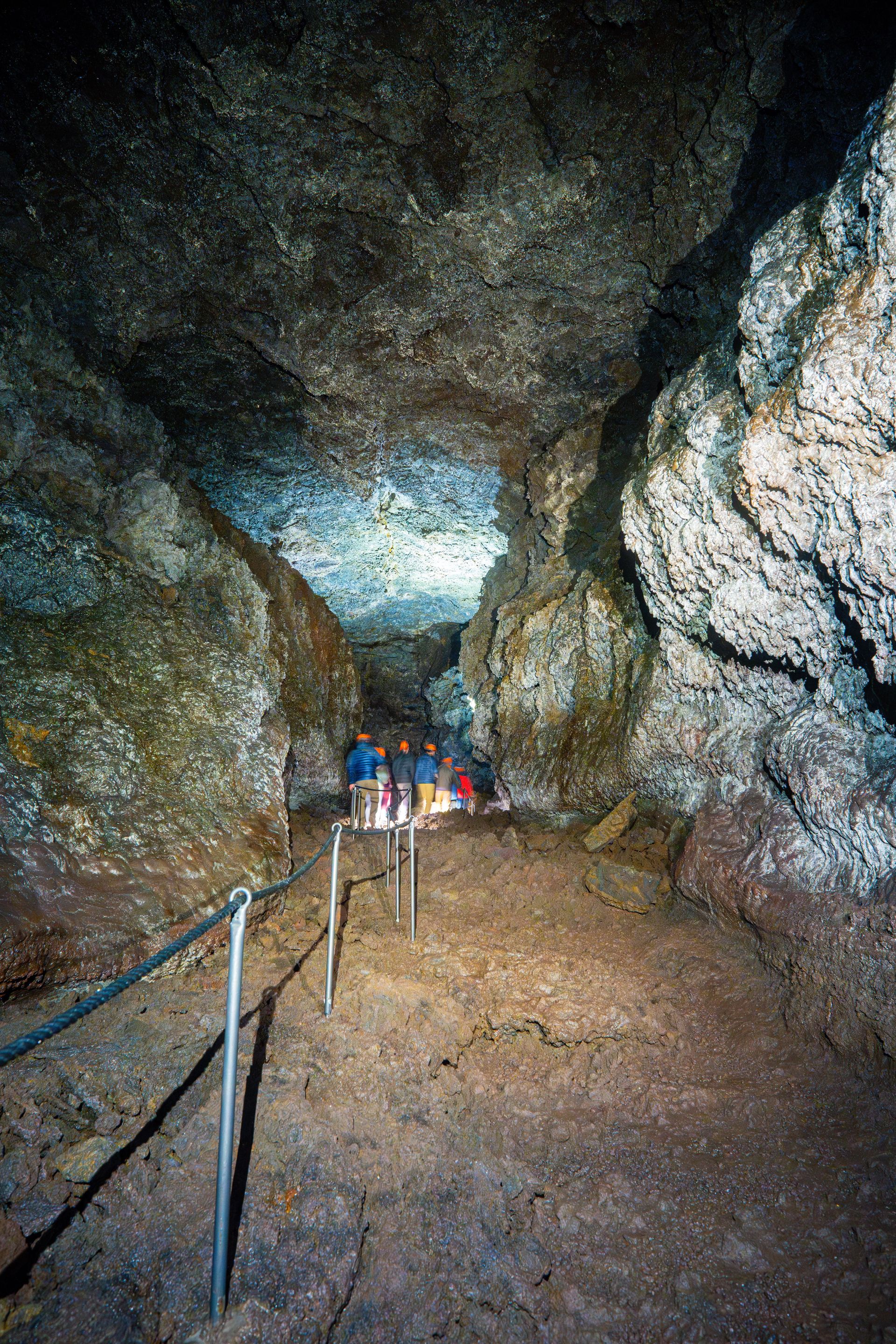 Vatnshellir Cave Tour - Summit Adventure Guides