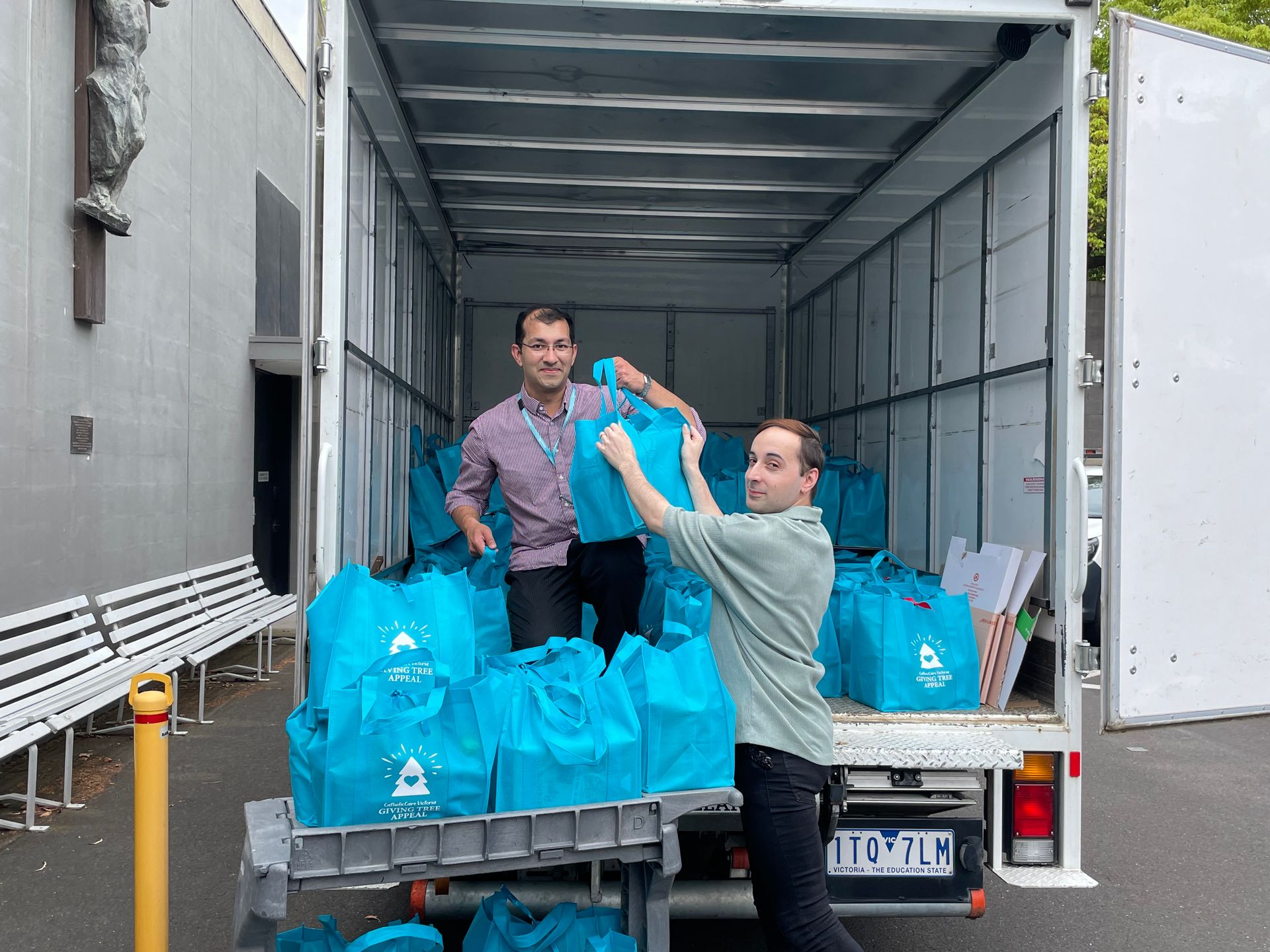 Spreading hope, joy and love with 595 hampers for those in need.