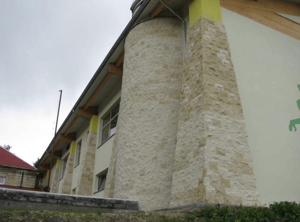 Coursed Limestone Cladding - Random | Real Stone Cladding UK