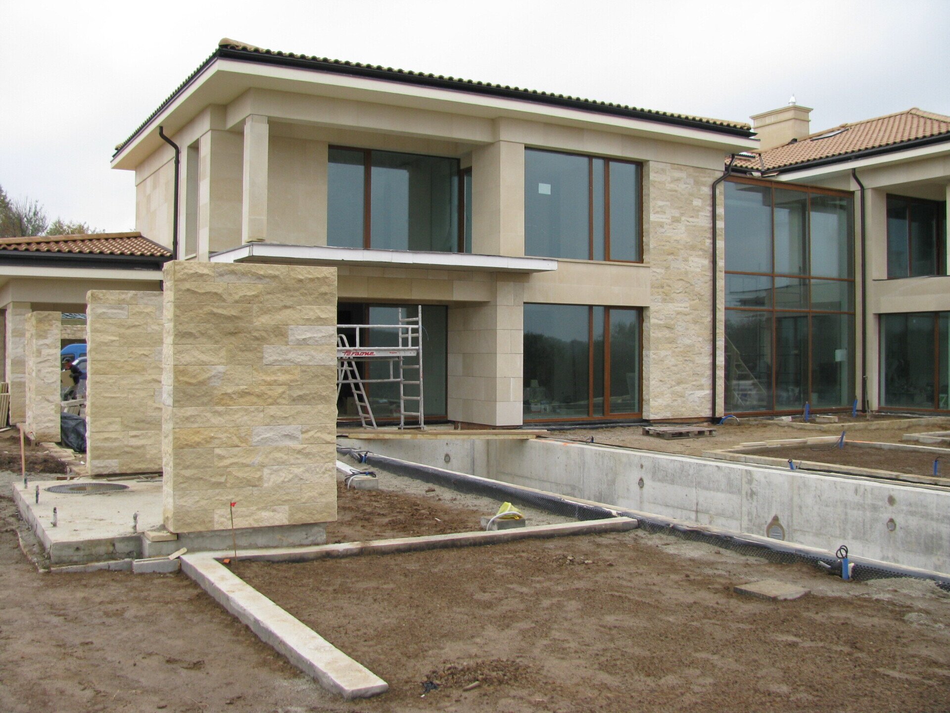Coursed Limestone Cladding - Random | Real Stone Cladding UK