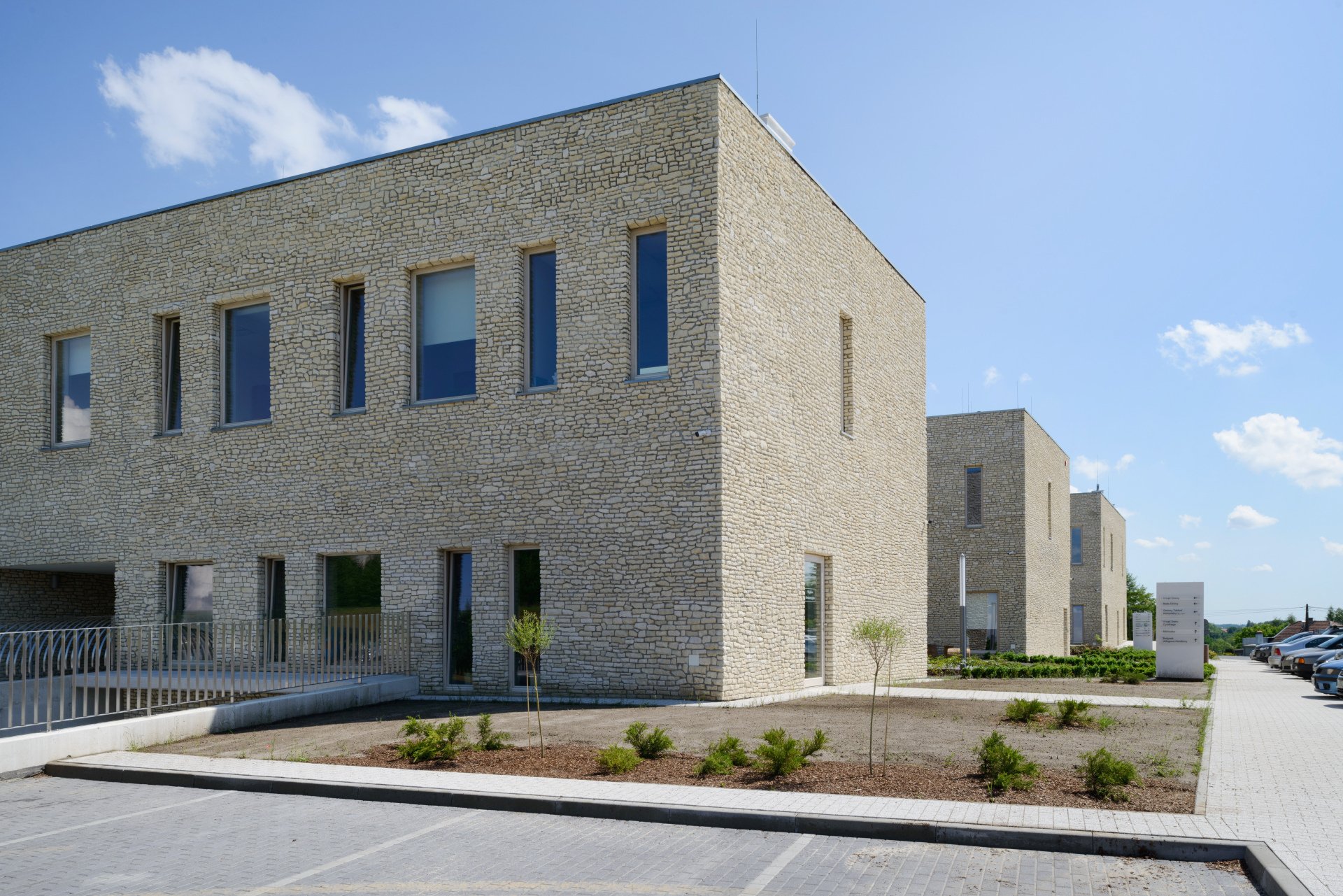 Coursed Limestone Cladding - Random | Real Stone Cladding UK