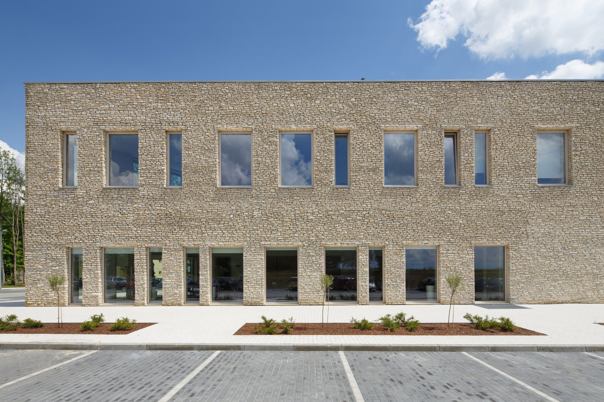 Coursed Limestone Cladding - Random | Real Stone Cladding UK