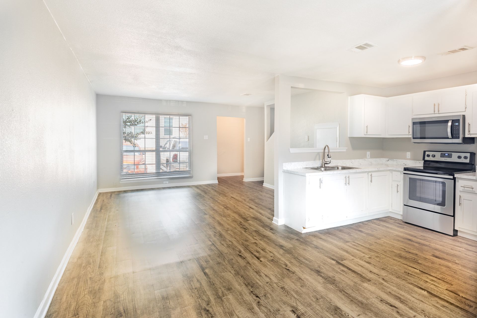 CI Management - 5515 Gaston (Marquee)