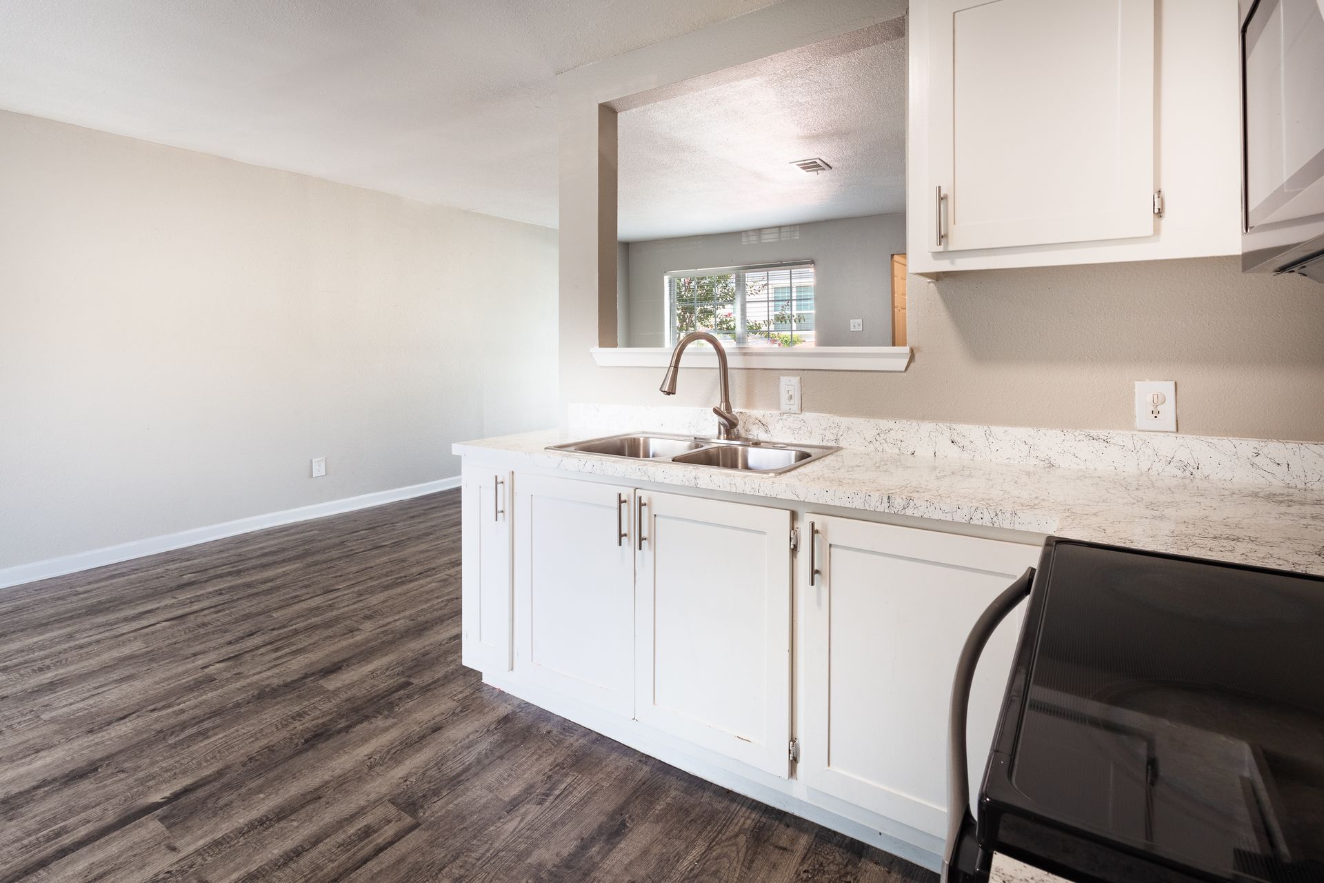 CI Management - 5515 Gaston (Marquee)