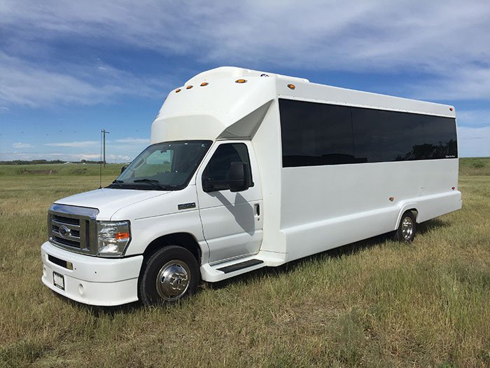 Calgary Limo Party Buses Luxury SUV Rentals / Best Limousine Service