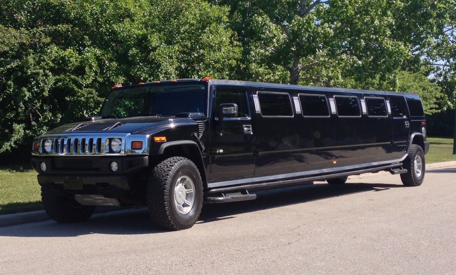 Calgary Limo Party Buses Luxury SUV Rentals / Best Limousine Service