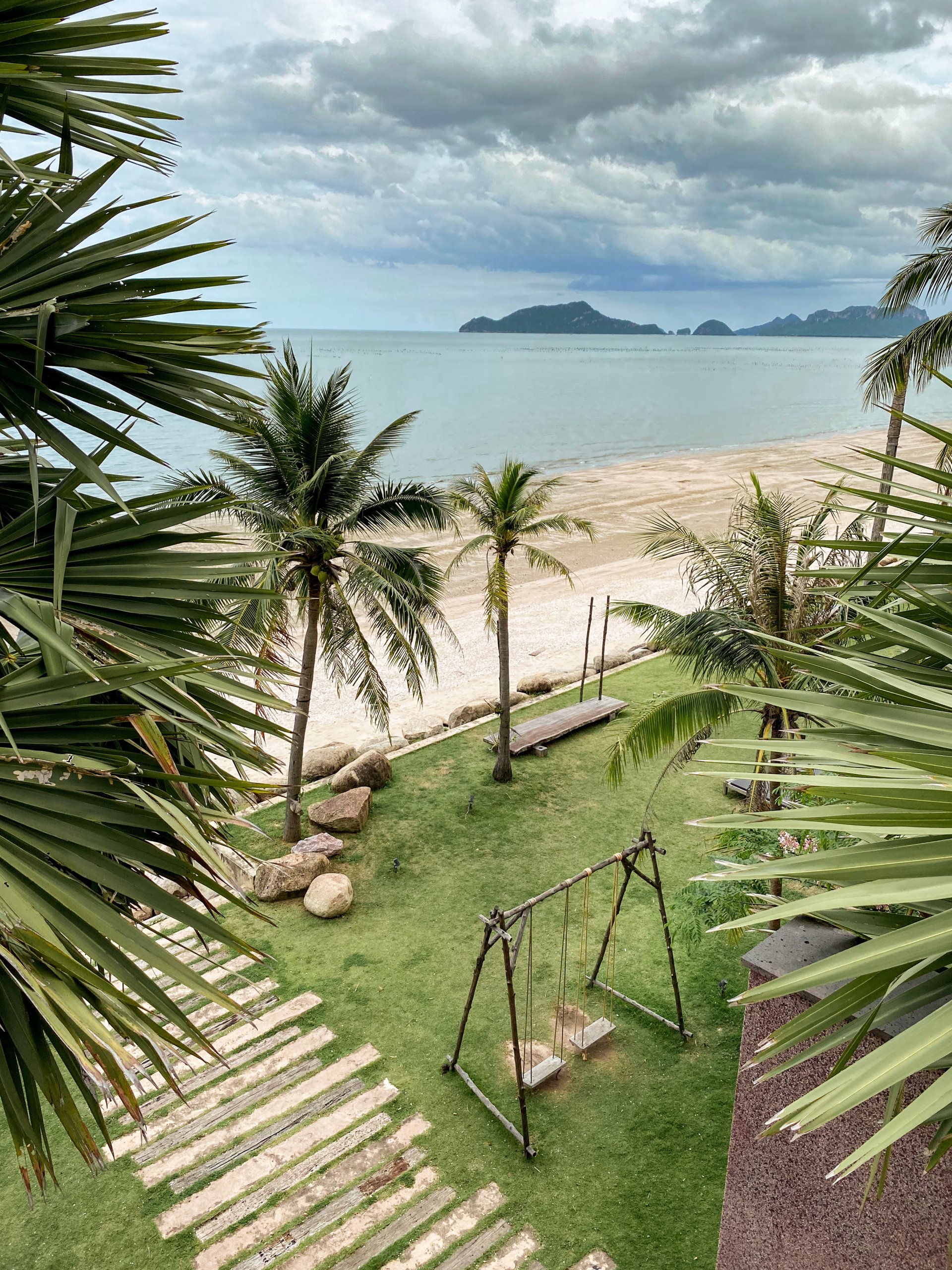 พาเที่ยวทะเล ปราณบุรี พักที่ La A Natu