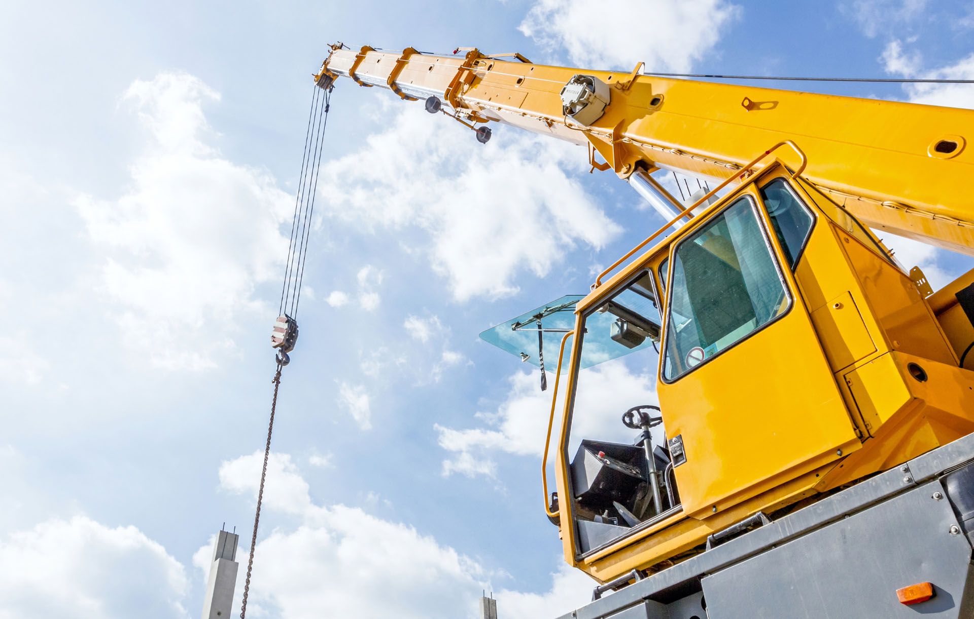 Planning Tight-Access Lifts with a Mobile Crane: Tips for Success