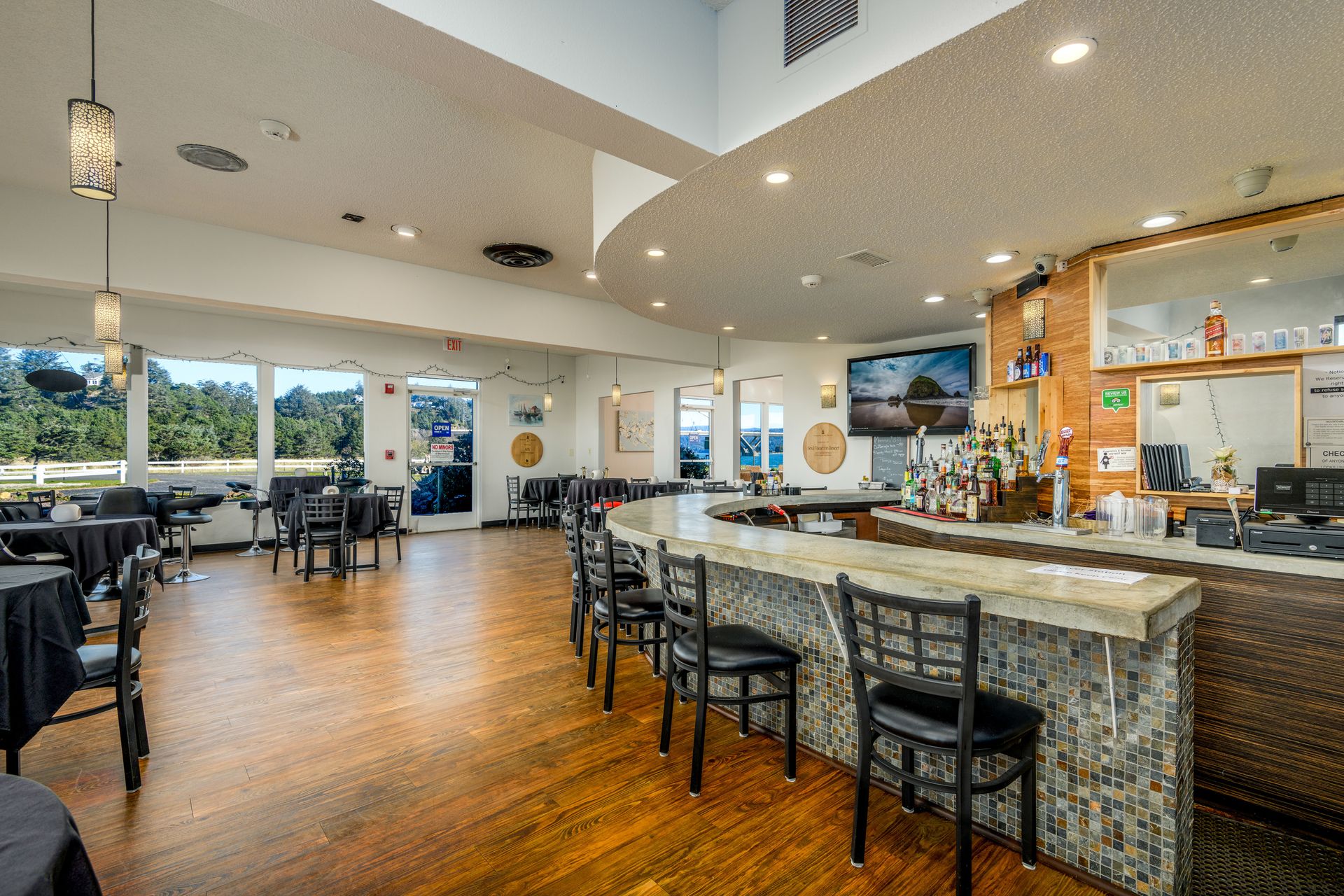 Rooms & Suites on the Oregon Coast | Giant Alsi Resort